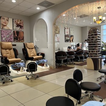 Family nails and spa store