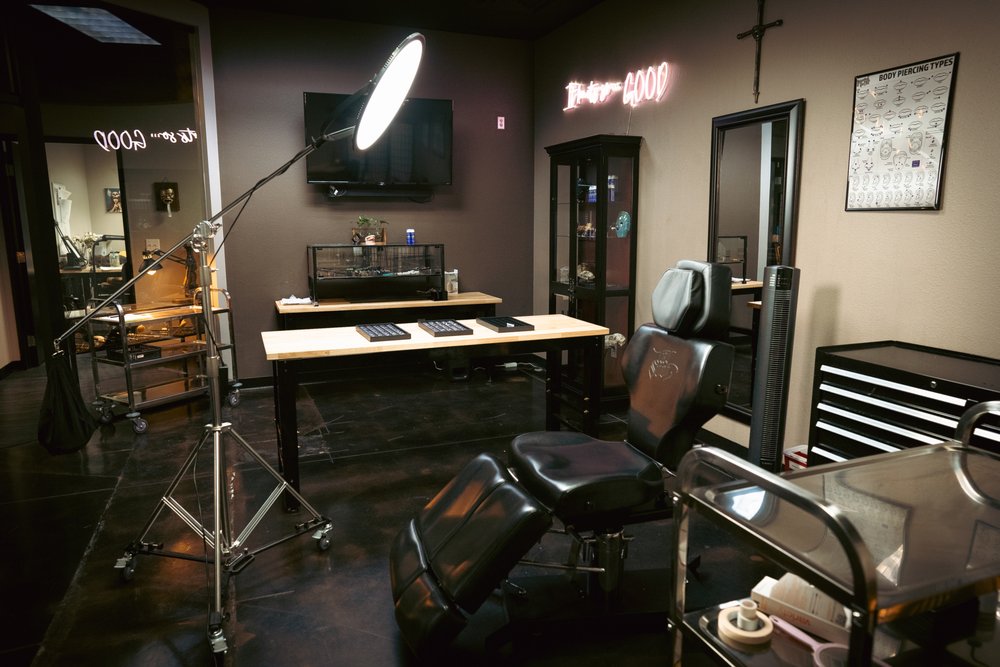 SEVEN PIERCING STUDIO - 68 Photos - 5850 Polaris Ave, Las Vegas, Nevada ...