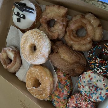 ANGELS DONUTS - BAKERSFIELD 2 - Updated November 2024 - 129 Photos ...