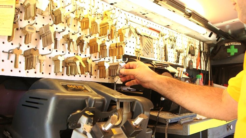 GET LOCKSMITH INDIANAPOLIS - Updated November 2025 - 34 Photos - 7856 ...