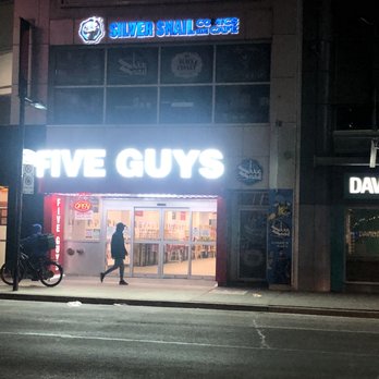 FIVE GUYS - Updated January 2026 - 99 Photos & 170 Reviews - 329 Yonge ...