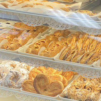 CALANDRA’S ITALIAN & FRENCH BAKERY - Updated May 2024 - 182 Photos ...