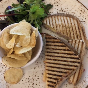 PODIUM RESTAURANT BAR AND LOUNGE @ THE HILTON - Updated October 2025 ...