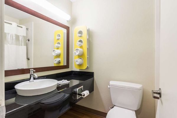 HOWARD JOHNSON EXPRESS INN - NEW BRUNSWICK - Updated January 2025 - 43 ...