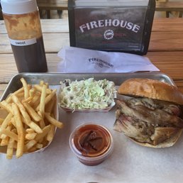 FIREHOUSE QUE & BREW - 308 Photos & 497 Reviews - 1019 S Main Ave ...