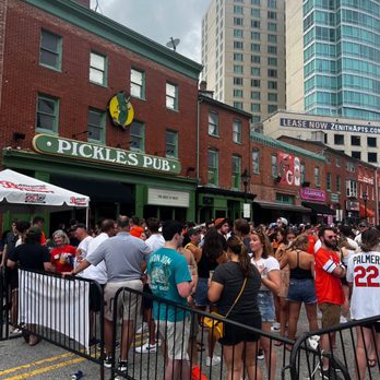 PICKLES PUB - Updated October 2024 - 306 Photos & 438 Reviews - 520 ...