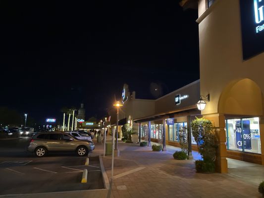 OUTLETS NORTH PHOENIX - Updated December 2024 - 144 Photos & 151 ...