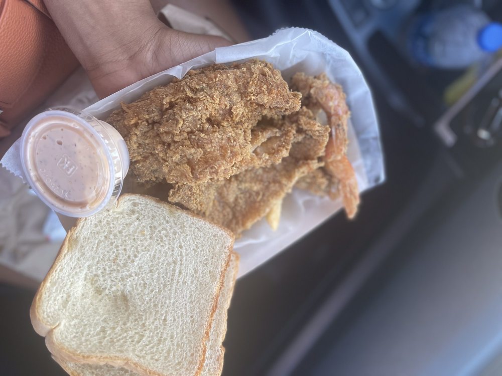 CATFISH SMITH - 57 Photos & 49 Reviews - Seafood - 4620 Botham Jean ...