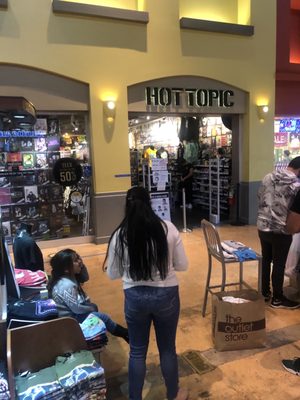 HOT TOPIC - Updated October 2025 - 14 Reviews - 11401 NW 12th Street ...