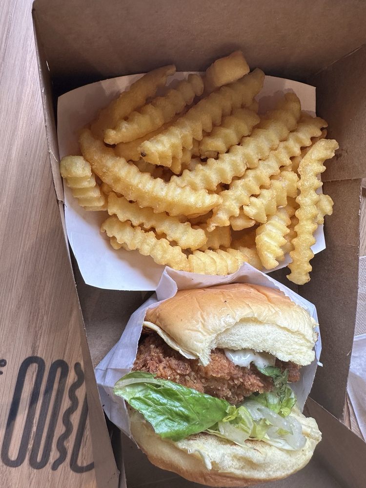 SHAKE SHACK CLIFTON - Updated January 2026 - 249 Calhoun St, Cincinnati ...