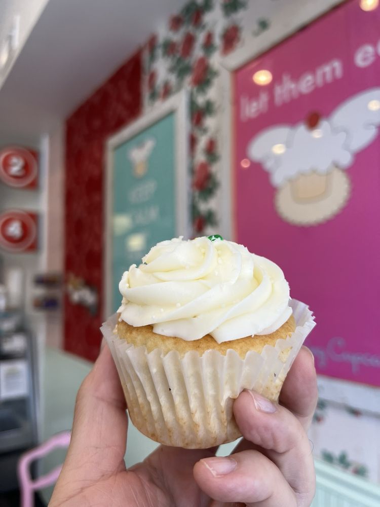 THE FLYING CUPCAKE - Updated December 2025 - 185 Photos & 231 Reviews ...