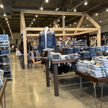 BOOT BARN - Updated December 2025 - 71 Photos - 11500 W Burleigh St ...