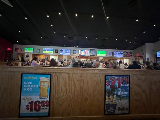 WINGHOUSE BAR & GRILL - TAMPA STADIUM - Updated March 2025 - 334 Photos ...