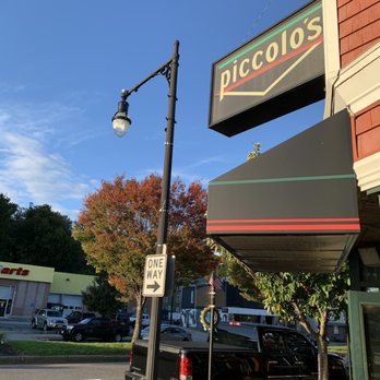 Piccolo's restaurant store