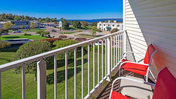 APPLE TREE INN - 74 Photos & 31 Reviews - 915 Spring St, Petoskey, MI ...