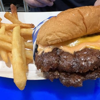 BURGER BODEGA - Updated January 2025 - 836 Photos & 457 Reviews - 4520 ...