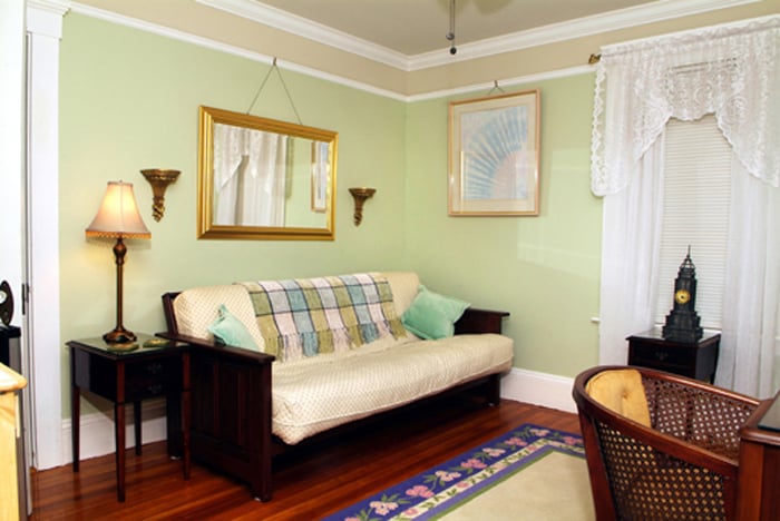 BELLE VIEW INN - Updated August 2025 - 11 Photos - 22 Freebody St ...