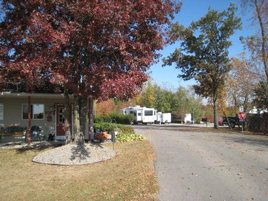 AUTUM WOODS RV PARK - Updated December 2025 - 11 Photos - 1067 Autumn ...