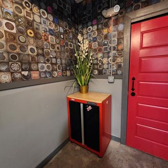 JOHNNY’S GARAGE - Updated January 2026 - 43 Photos & 28 Reviews - 1256 ...