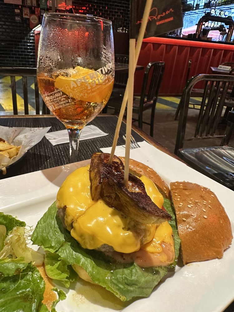 BURGEROOM - Updated April 2026 - 50 Photos & 16 Reviews - 百德新街50-56 ...