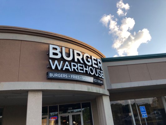 BURGER WAREHOUSE - 42 Photos & 131 Reviews - 1839 Troup Hwy, Tyler ...