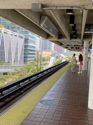 METRORAIL STATION BRICKELL - Updated August 2025 - 10 Photos - 1001 SW ...