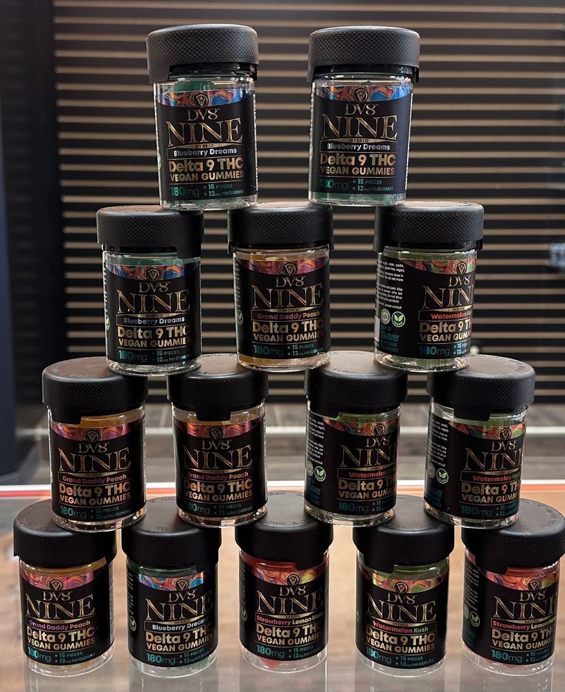 SMOKE AND SMILE - Updated December 2024 - 31 Photos - 1058 Hansel Ave ...