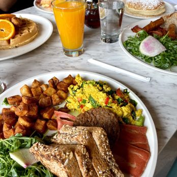 EVVIVA - Updated September 2025 - 102 Photos & 40 Reviews - 5221 Yonge ...