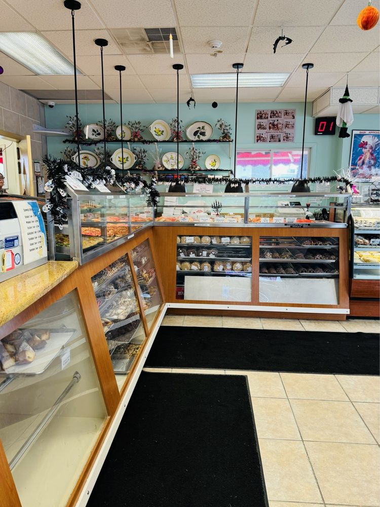 AVERSA’S ITALIAN BAKERY - Updated December 2025 - 128 Photos & 96 ...