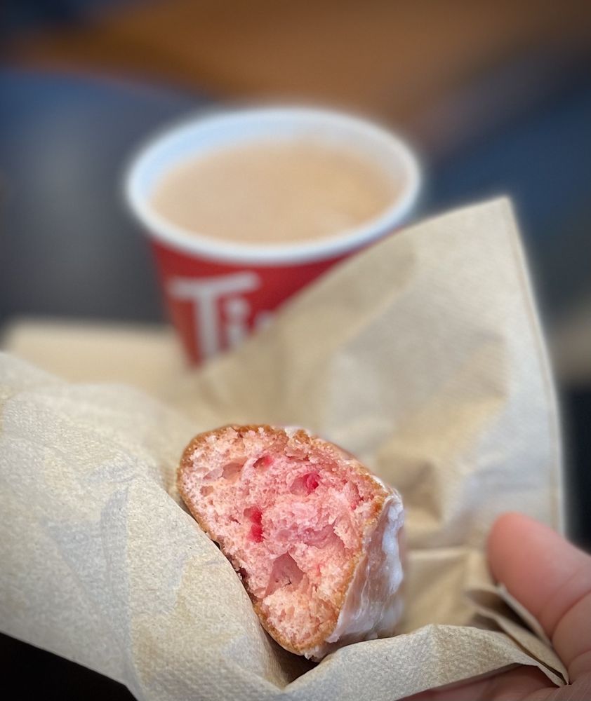 TIM HORTONS - Updated August 2024 - 22 Photos - 605 Boul. Rene-levesque ...