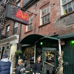 THE EAR INN - Updated July 2025 - 261 Photos & 465 Reviews - 326 Spring ...