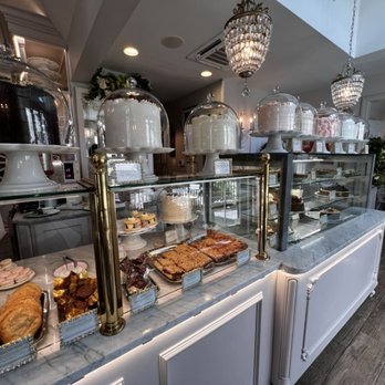 THE CAKE BAKE SHOP BY GWENDOLYN ROGERS-BROAD RIPPLE VILLAGE - Updated ...