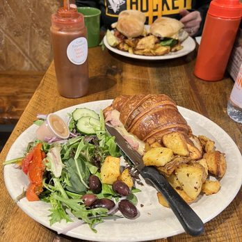 CAFE RAYMOND - Updated September 2024 - 490 Photos & 388 Reviews - 2009 ...