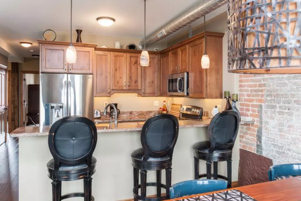 ALTON CRACKER FACTORY - 33 Photos & 10 Reviews - 205 E Broadway, Alton ...