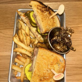 GORDON RAMSAY BURGER - Updated July 2024 - 1027 Photos & 585 Reviews ...