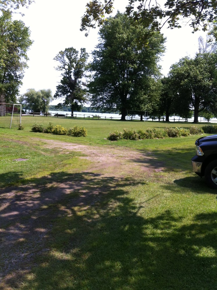 RIVERSIDE PARK MOTEL & CAMPING - Updated December 2025 - 13541 Niagara ...