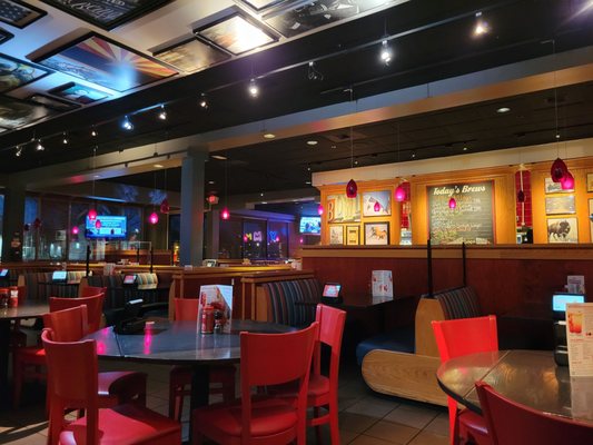 RED ROBIN GOURMET BURGERS AND BREWS - Updated June 2024 - 160 Photos ...