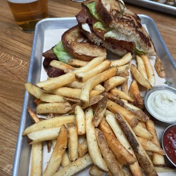 JUXT TAPHOUSE - Updated December 2024 - 157 Photos & 107 Reviews - 119 ...