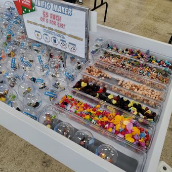BRICKS & MINIFIGS - Updated December 2025 - 13 Photos - 711 W Stewart ...