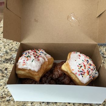 FOX’S DONUT DEN - Updated September 2024 - 267 Photos & 336 Reviews ...