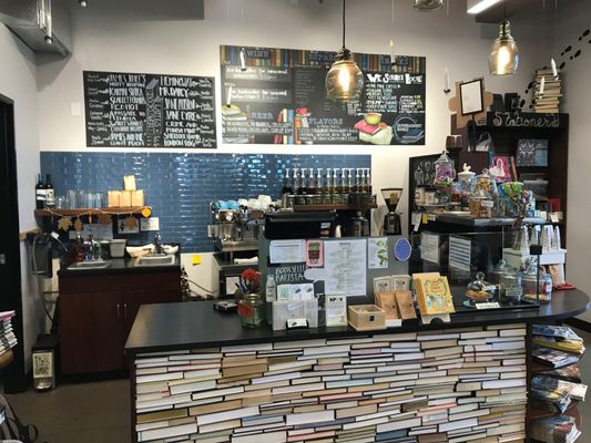 ROUNDABOUT BOOKS - 30 Photos & 27 Reviews - 900 NW Mt Washington Dr ...