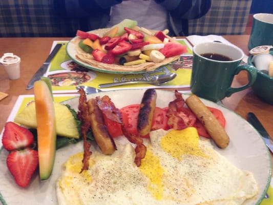 CORA’S BREAKFAST & LUNCH - CLOSED - Updated September 2025 - 17 Reviews ...