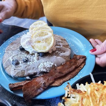 BLUE MOON CAFE - Updated May 2024 - 2489 Photos & 2573 Reviews - 1621 ...