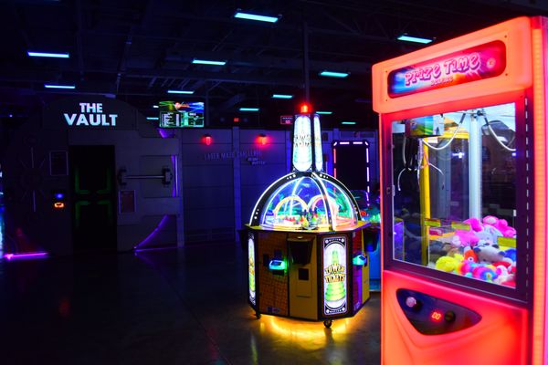 BRAVOZ ENTERTAINMENT CENTER - Updated November 2024 - 250 Photos & 117 ...