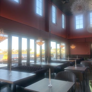BELUGA HOUSE WATERFRONT RESTAURANT - Updated December 2025 - 154 Photos ...