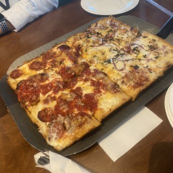 BUDDY’S PIZZA TROY - Updated July 2024 - 144 Photos & 77 Reviews - 987 ...