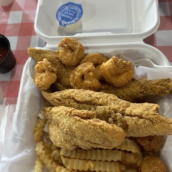 LADY FANNIE MAE’S ULTIMATE FISH FRY - Updated March 2025 - 72 Photos ...