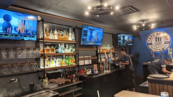 TAPS ON 2ND TAVERN AND GRILL - Updated January 2026 - 14 Photos & 25 ...