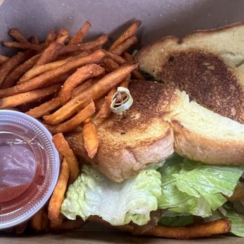 CAMP OUTPOST - Updated December 2025 - 788 Photos & 424 Reviews - 1811 ...