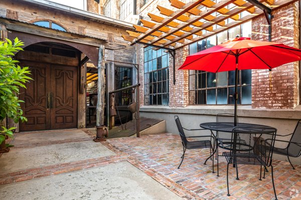 WHITE BOX ROASTERY - Updated September 2024 - 73 Photos & 62 Reviews ...